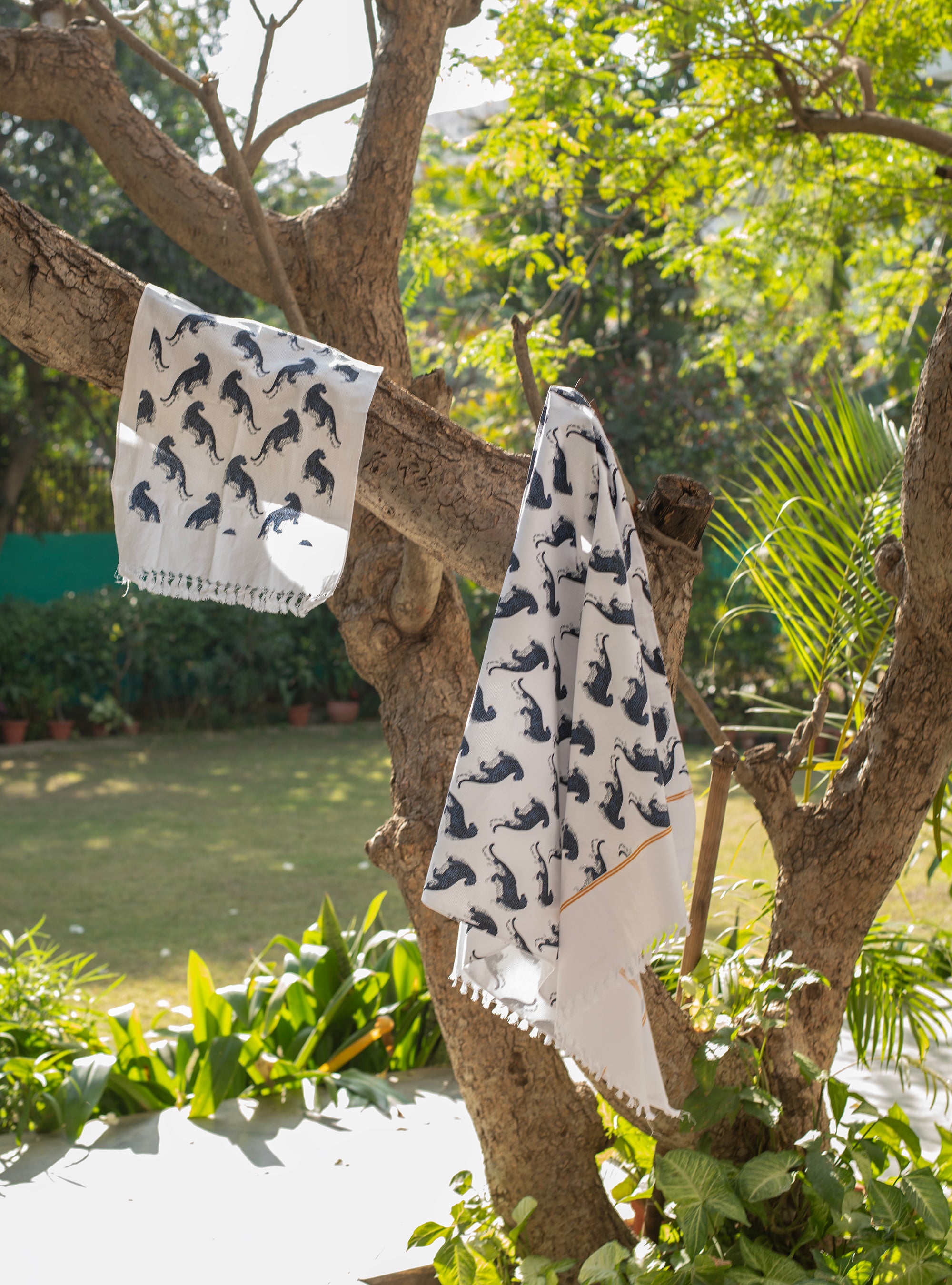 Kerala Bath Towel : Leopard White Handloom – The Shop India